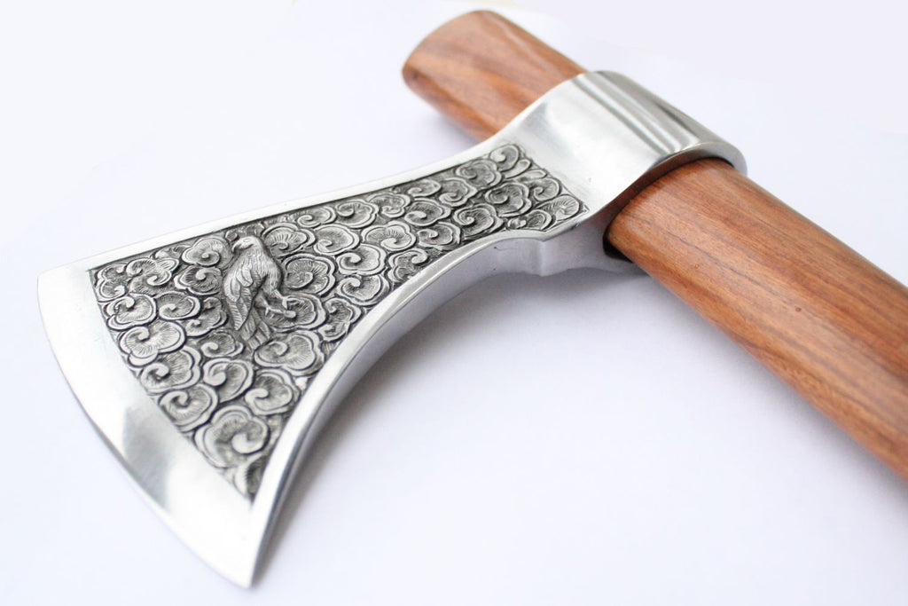 Get Custom Tomahawks and Custom Axes Here! | HatchetsandAxes.com